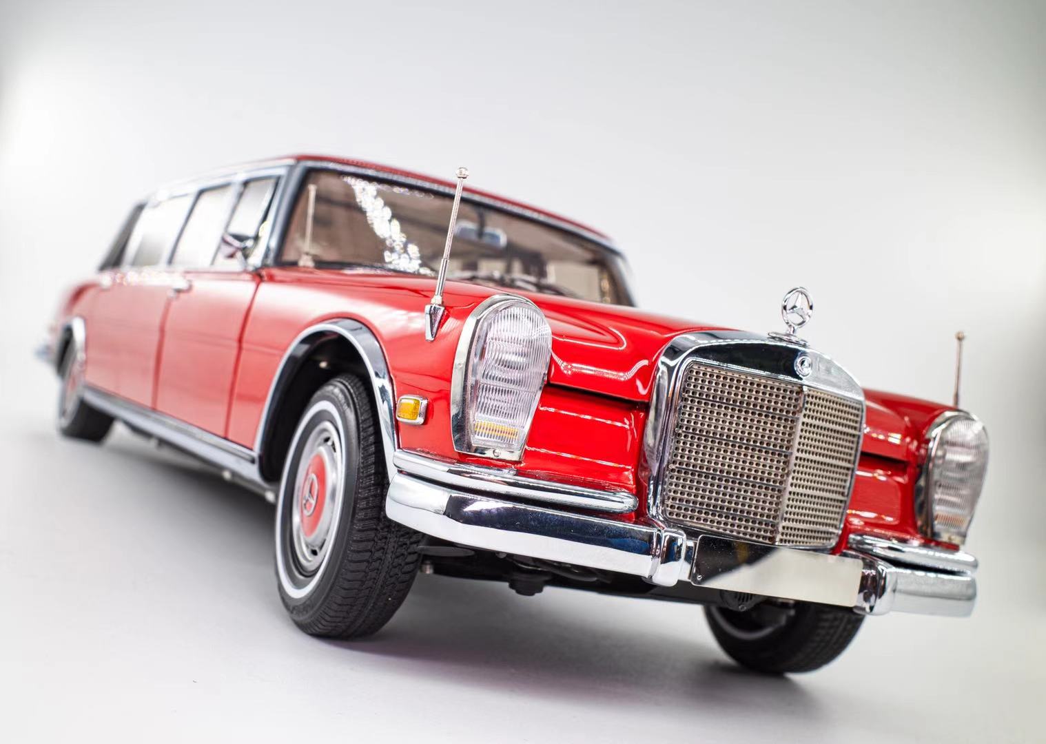 CMC Mercedes-Benz 600 Pullman “Roter Baron”