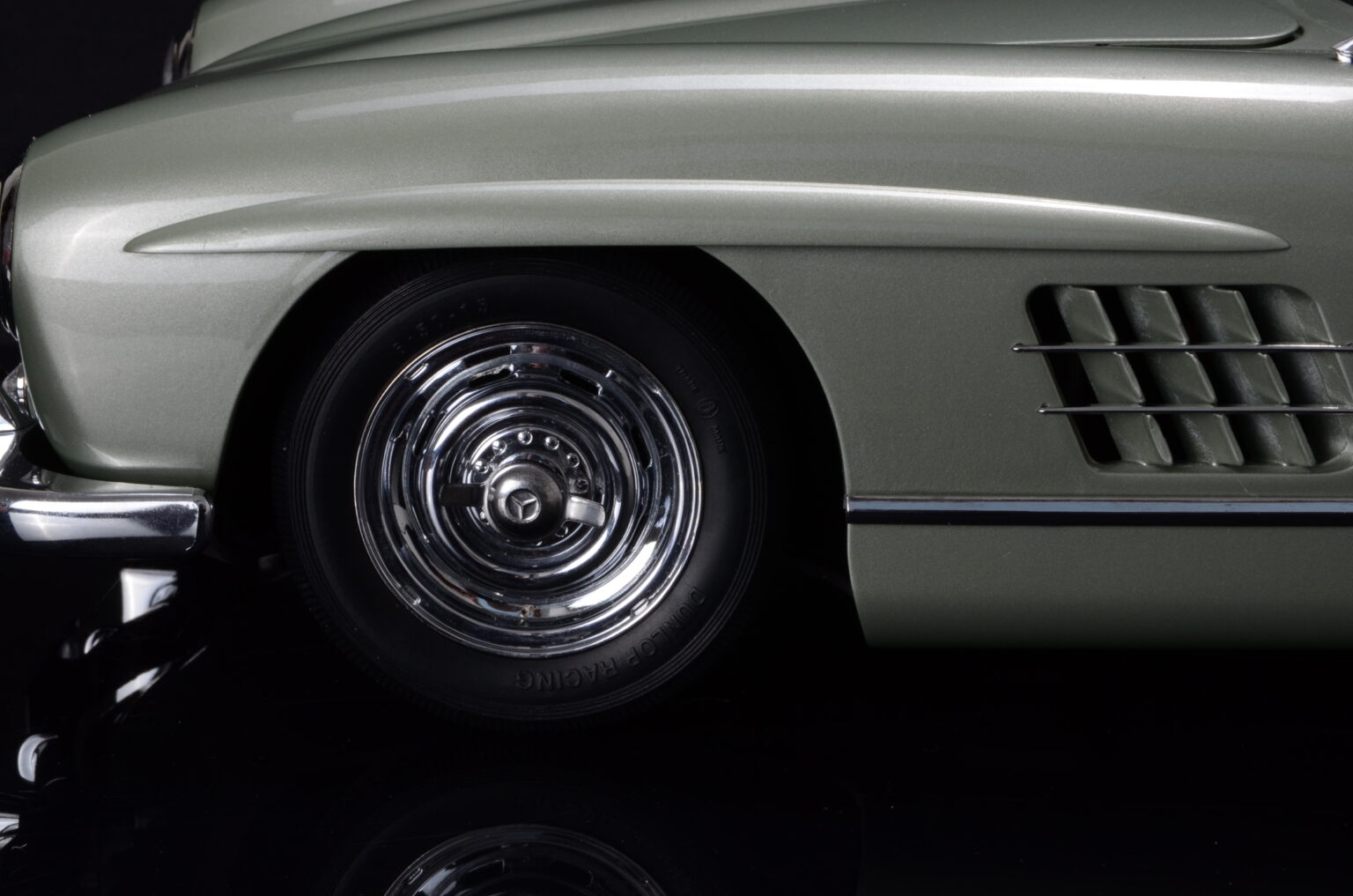 IXO Mercedes 300 SL Hellgrün. Hochwertiges Fertigmodell im Maßstab 1:8 ...